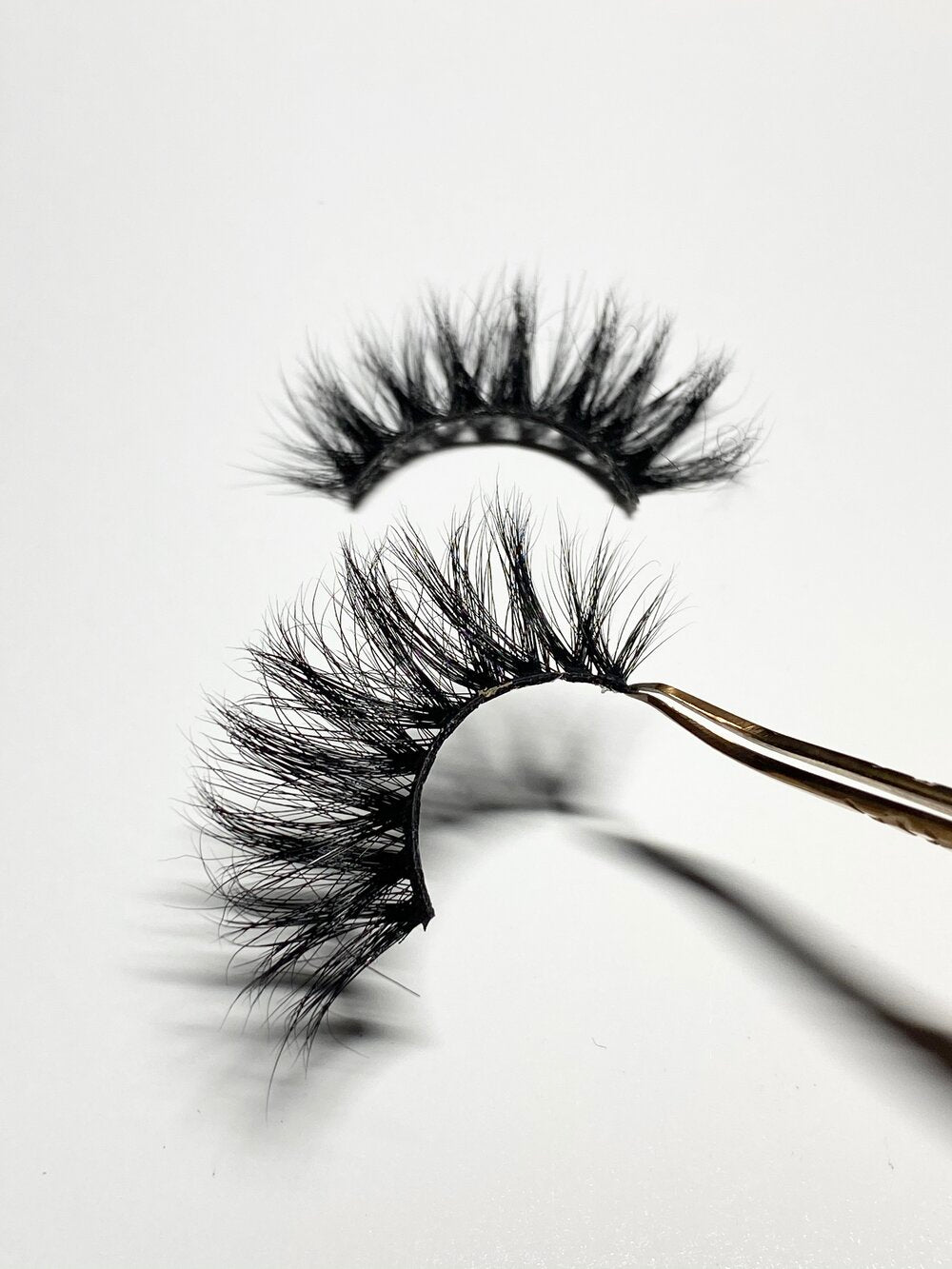 HOLLYWOOD – bombshelllashesandbrows